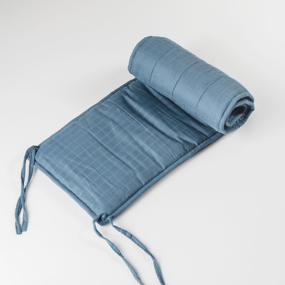 Yale Blue Cot Bumper (Quilted Organic Muslin) – Zoey
